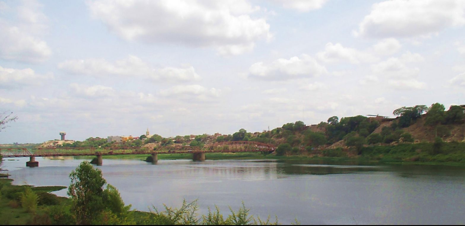 Transformations and pressures on the valley of binational basin ...